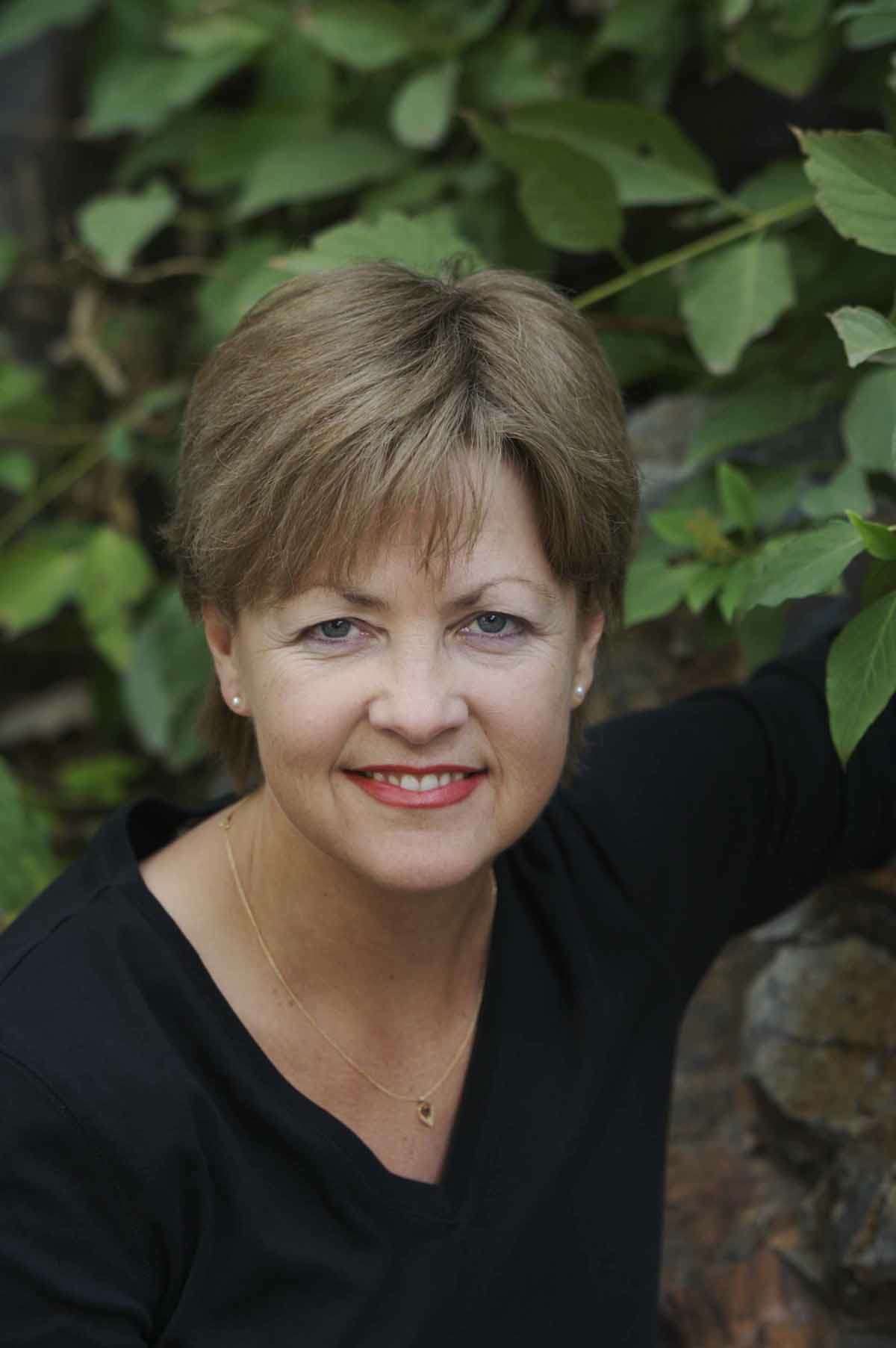 Anne Collier: The Heart of Digital Citizenship | TEDxGeneva